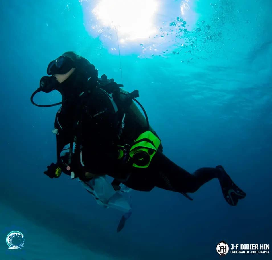 PADI DIVEMASTER - My Base Diving